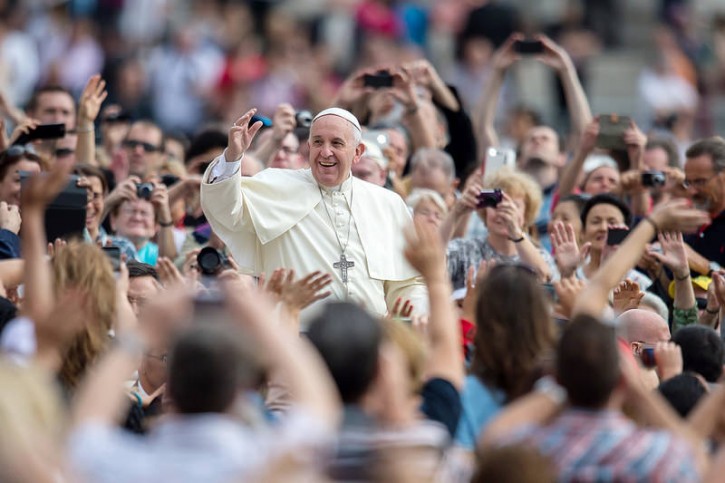 In Historic Easter First, Pope Includes Women in Foot Washing Ritual ...