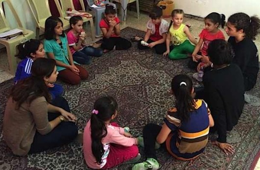 US College Students Teach Girl Scouts in Syrian Refugee Camp - Good ...