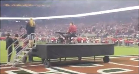 Homeless Piano Player Performs Nat'l Anthem at NFL Game