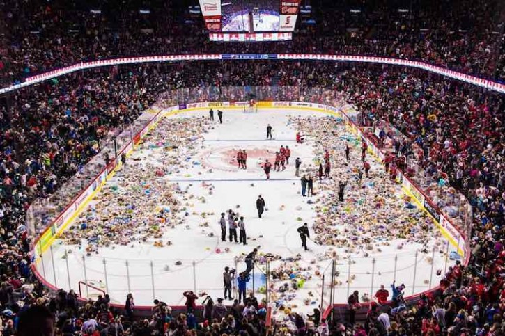Plushie Kindness Confetti: Hockey Team’s Teddy Bear Toss Collects ...