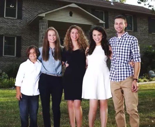 Abused Family Builds Their Own Home Using Youtube Videos - Good News ...