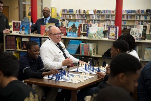 Inner City Cops Help Underserved Kids by Playing Chess - Good News Network
