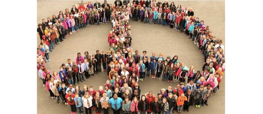 60 Years Ago Today, the Peace Sign Was Invented—Here's How