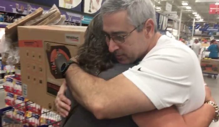 Stranger Gives Last Generator to a Desperate Shopper So She Can Keep ...