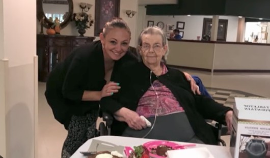 After Finding Heart-wrenching Note, Neighbor Saves 90-Year-old Woman ...