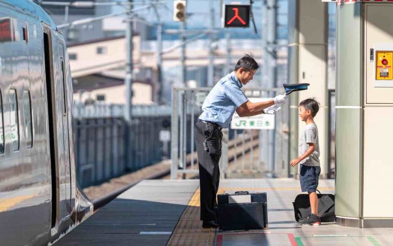 These Heart-Melting Photos Capture the Moment a Conductor Showed Some ...