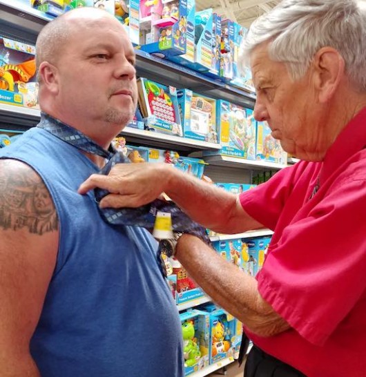 Stranger Who Taught Grieving Man to Tie a Tie for Dad's Funeral Attends ...