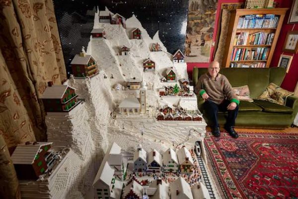 Couple Uses 400,000 LEGO Bricks to Build Biggest Christmas Creation in ...