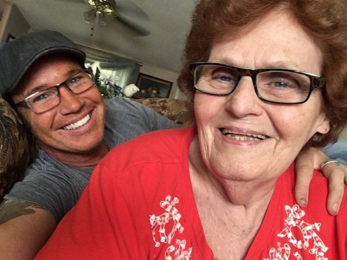 Son Fulfilled Mom’s Lifelong Wish of Owning Front-Yard Sleigh – Just ...