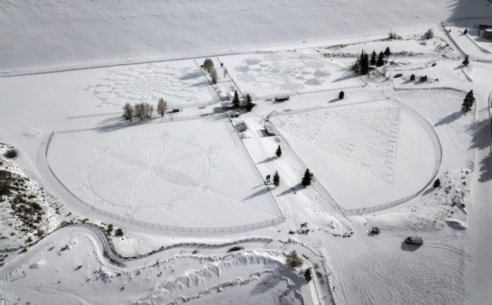Artist Creates Breathtaking ‘Drawings’ in Snow By Walking for Hours at ...