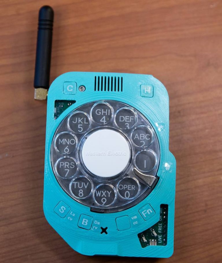 Engineer Makes a DIY Cell Phone With Rotary Dial So She Doesn’t Have to ...