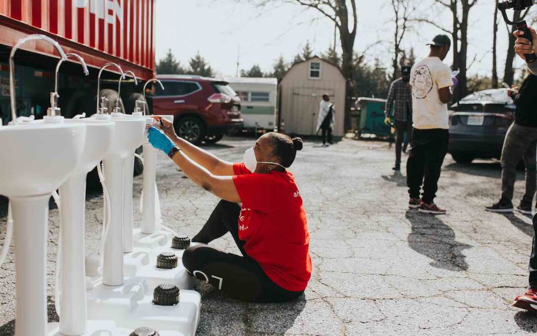 People Are Installing Portable Hand-Washing Sinks for the Homeless in ...
