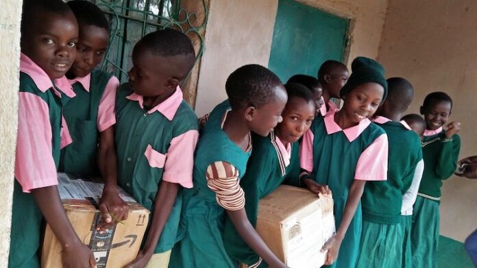 Man Returns From Safari And Finds New Purpose By Sending Thousands of ...