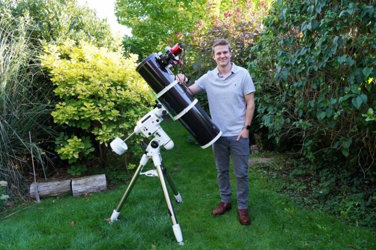Star-Gazer Reveals Stunning Pictures of Space He Takes From His Back Garden