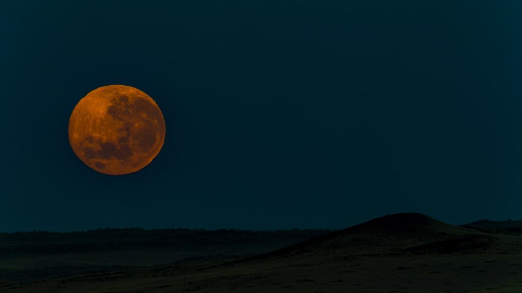 A ‘Beaver Full Moon’ With Lunar Eclipse Happened This Morning—And Folks ...