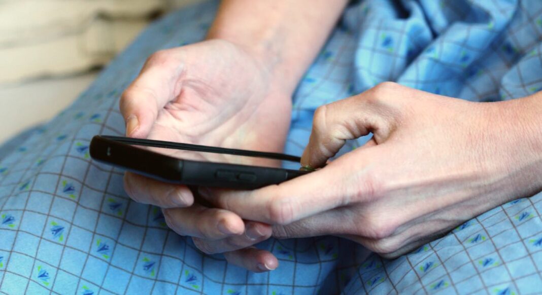 Seniors Are Now Texting Grandchildren After Learning Skill in Lockdown ...