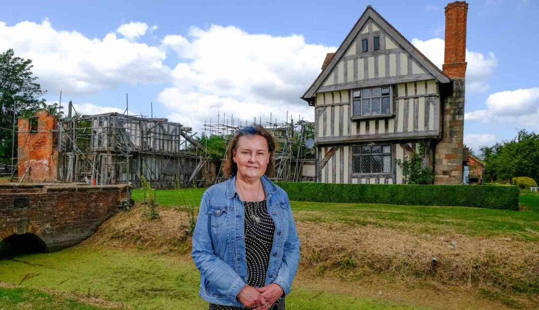 Historian Believes the Holy Grail and Lost Ark of the Covenant May be ...