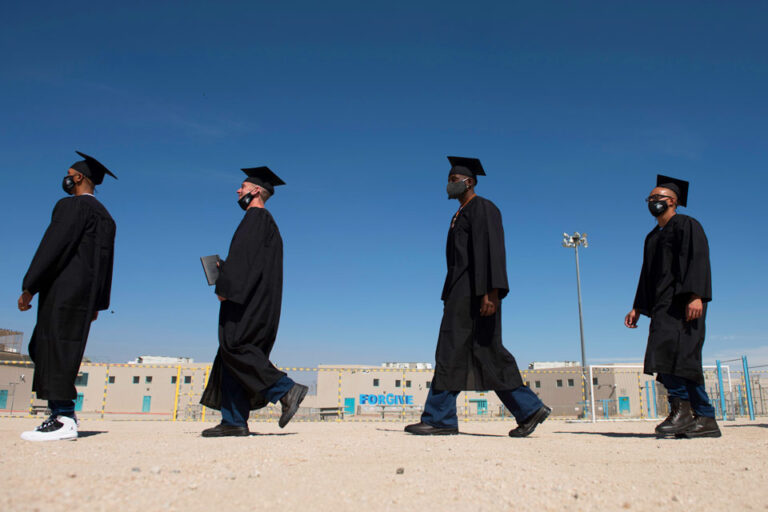 First-of-its-Kind Commencement Inside Prison Celebrates 25 Inmates That ...