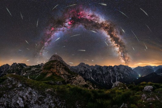 Photographer Captures the Incredible Peak of a Meteor Shower as Sparks ...
