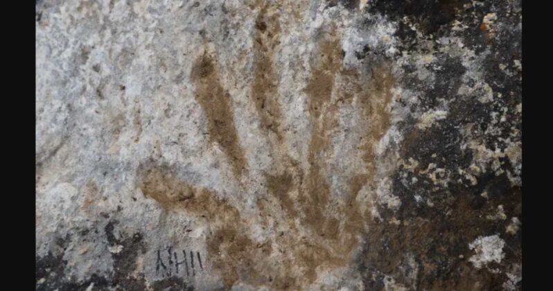 Earliest Prehistoric Art Discovered –And it Turns Out to Be Hand Prints ...
