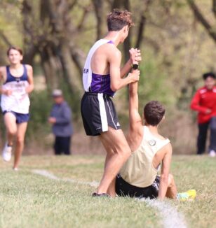 Nebraska Teen Runner Helps Competitor Finish Race After He Collapsed ...