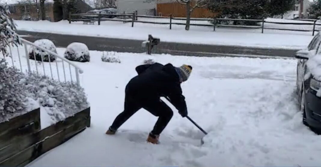 High School Athletes Shovel Snow For Their Neighbors as Special ...