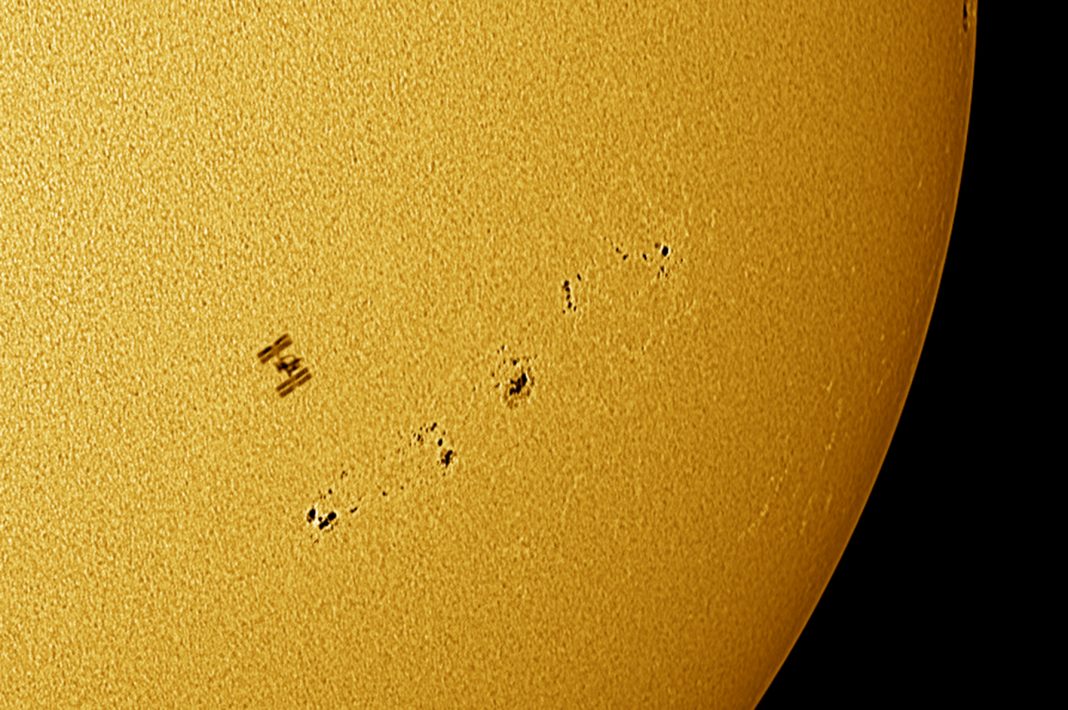 Beautiful Image of International Space Station Passing in Front of Sun ...