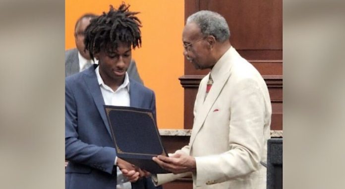 Teen Hailed as Hero for Saving 3 Girls And an Officer After Vehicle ...