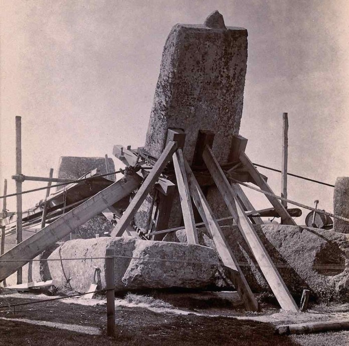 Photos Showing Victorians Painstakingly Rebuilding Stonehenge in 1901 ...