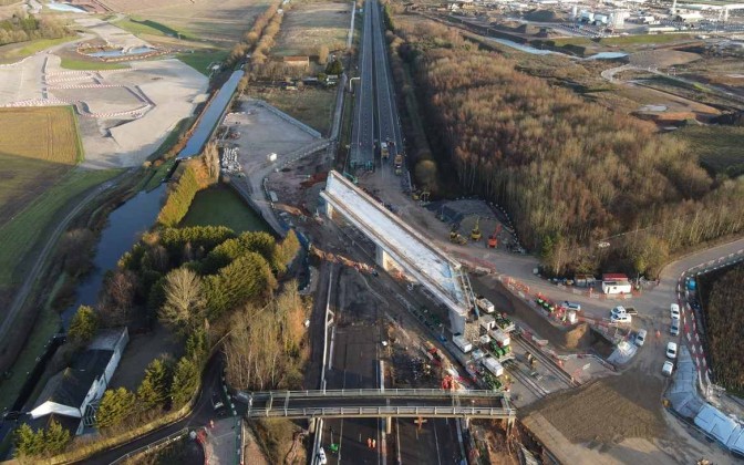Incredible Time-Lapse Shows 12,000-Ton Bridge Being Slid into Place ...