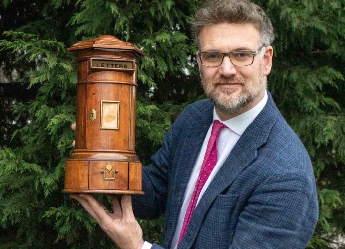 Queen Victoria's Personal Letter Box Dating Back 140 Years is Unearthed ...