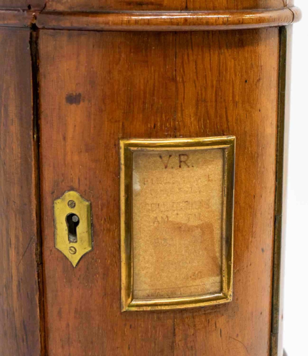Queen Victoria's Personal Letter Box Dating Back 140 Years is Unearthed ...