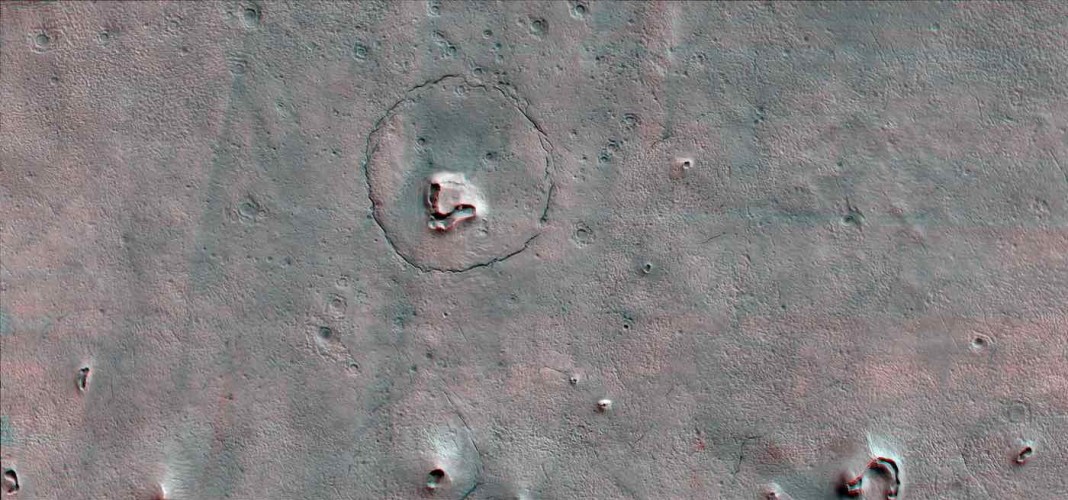 A Formation That Looks Like a Grizzly Bear Spotted on Mars by NASA Camera