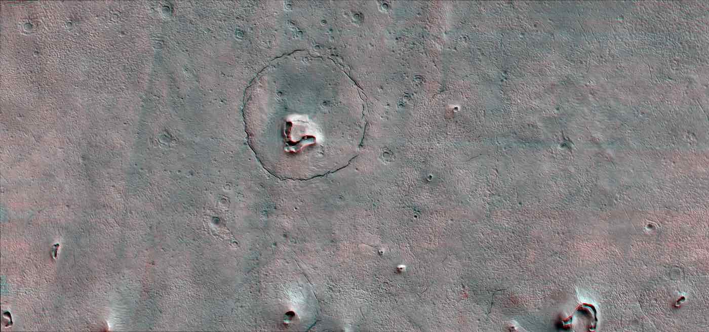 A Formation That Looks Like a Grizzly Bear Spotted on Mars by NASA Camera
