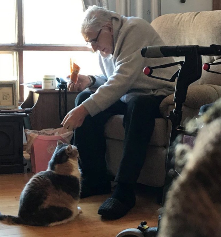 Woman Helped 100 Seniors Re-Home Their Pets Before Passing Away ...