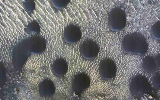 'Unusual' Circles Spotted on Mars by the Reconnaissance Orbiter