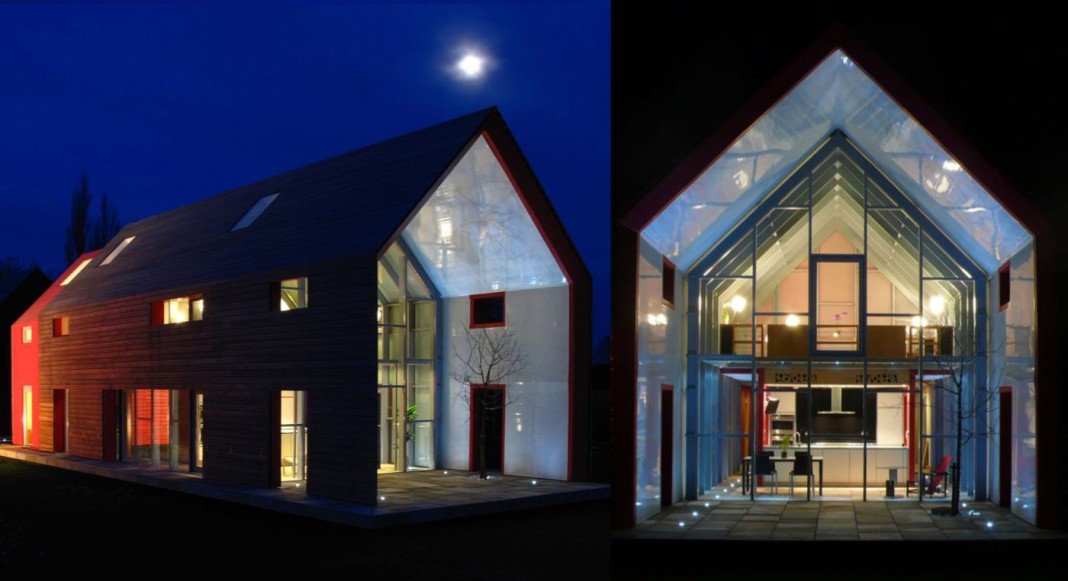 ‘Sliding Home’ With Flexible Design Can Open to Glass in Summer and ...