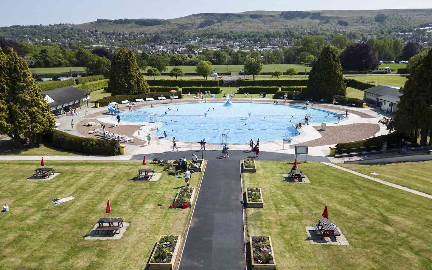 9 People Who Had Won Millions in the Lottery Teamed Up to Restore ...