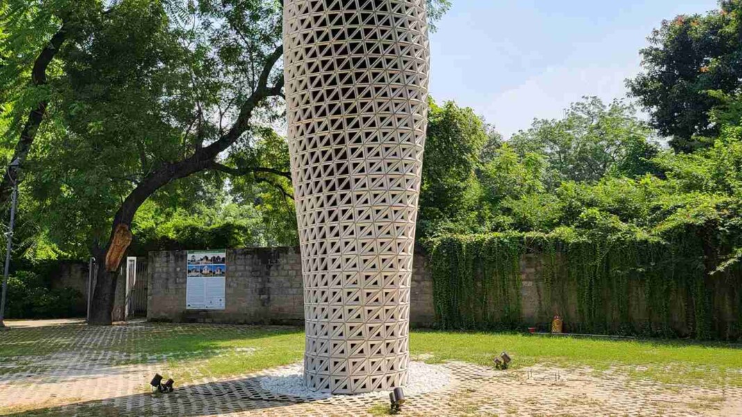 This Tower Filters 273 Hot Air Balloons-Worth of Pollution per Day in ...