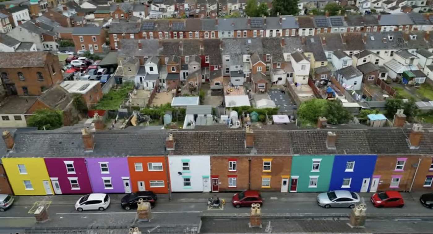 Artist Transforms Drab City Streets Painting 130 Houses–Increasing ...
