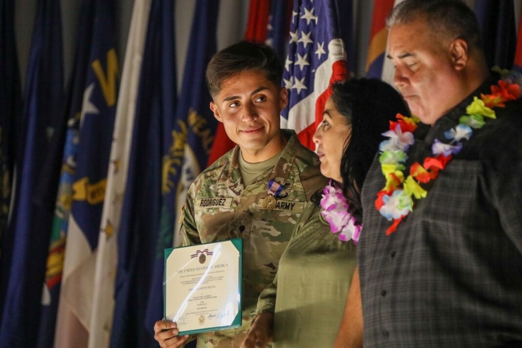 Hero Army Soldier Stops Violent Attack on Woman, Receives Soldier’s ...