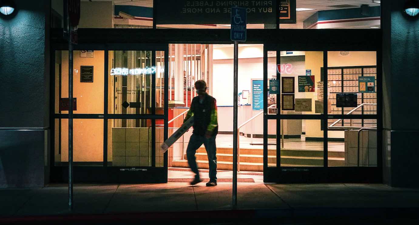 Hero Post Office Worker Saves Senior From Sending Thousands of Dollars ...