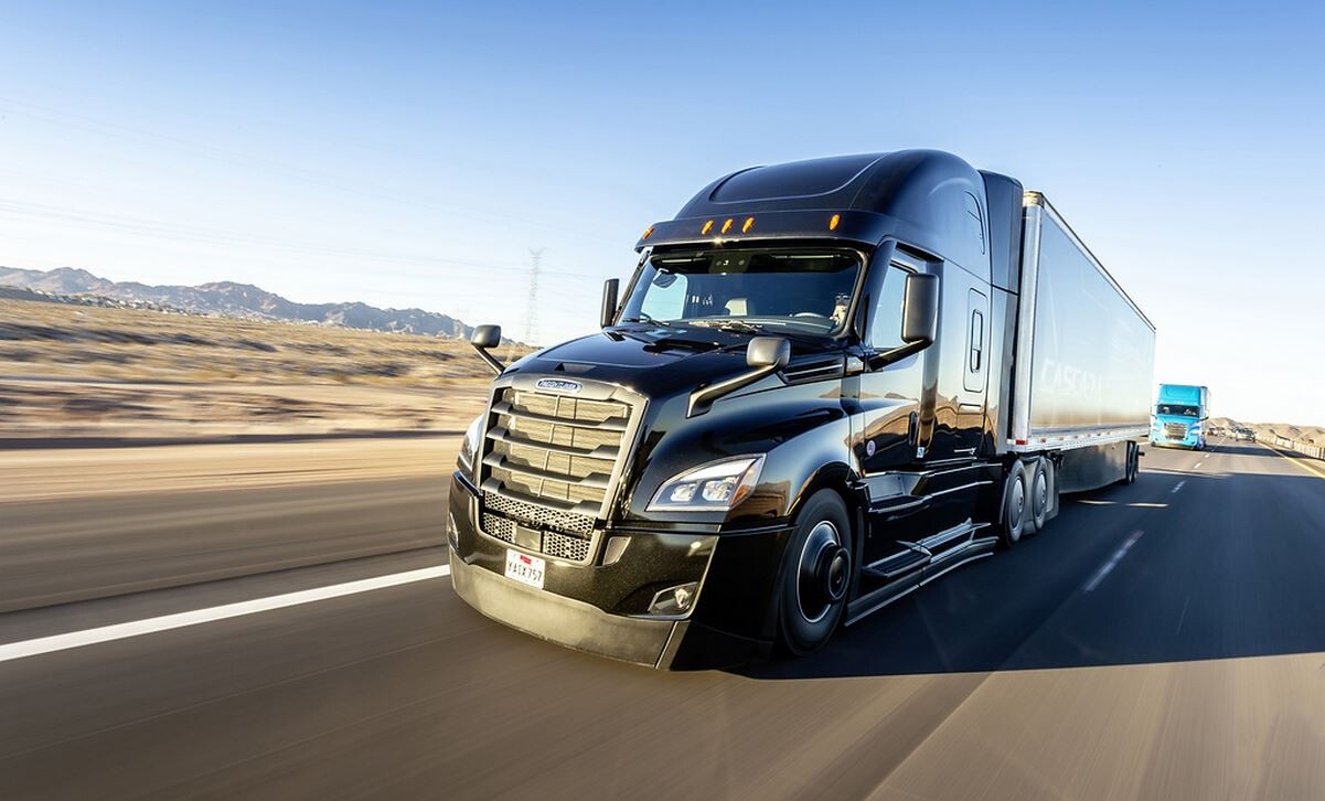 Real World Test Shows All-Electric Big Rigs Can Go Farther and Charge ...