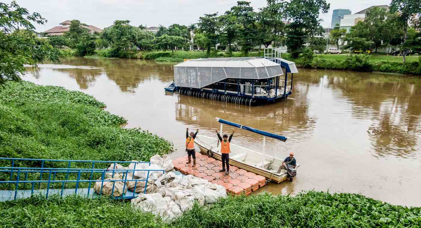 Ocean CleanUp Launches Huge System in Pacific Garbage Patch to Clean a ...