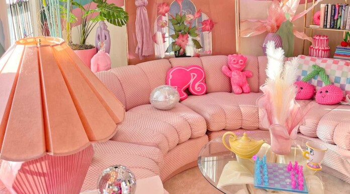 Man Transforms an Old Farmhouse into a Barbie Dreamhouse Fulfilling a ...