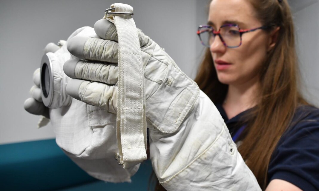 Astronauts ‘Shoot’ For the Moon, Trying Out New Camera Made For Space ...