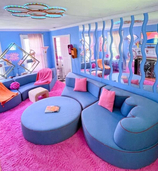 Man Transforms an Old Farmhouse into a Barbie Dreamhouse Fulfilling a ...