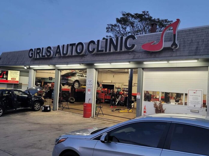 All-Female Auto Repair Shop Lets Clients Get Mani-Pedis While Waiting ...
