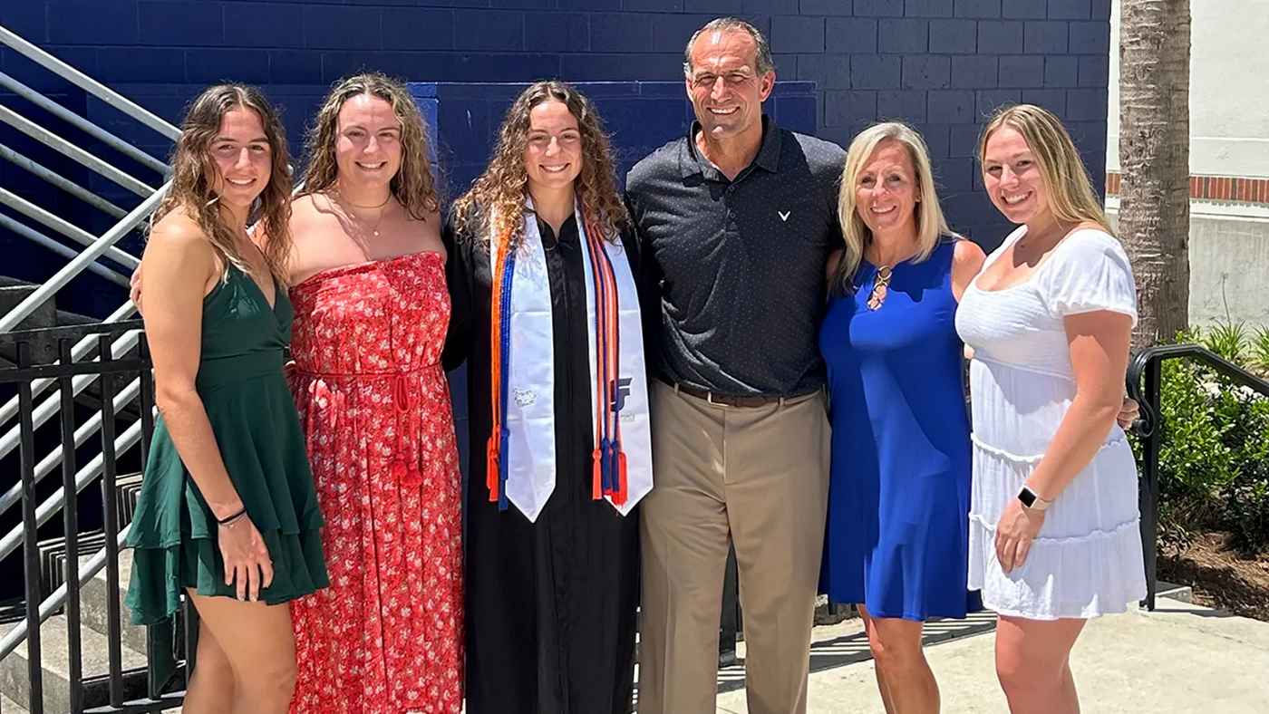 All 4 Daughters Named Valedictorian of Their High School–Outsmarting ...