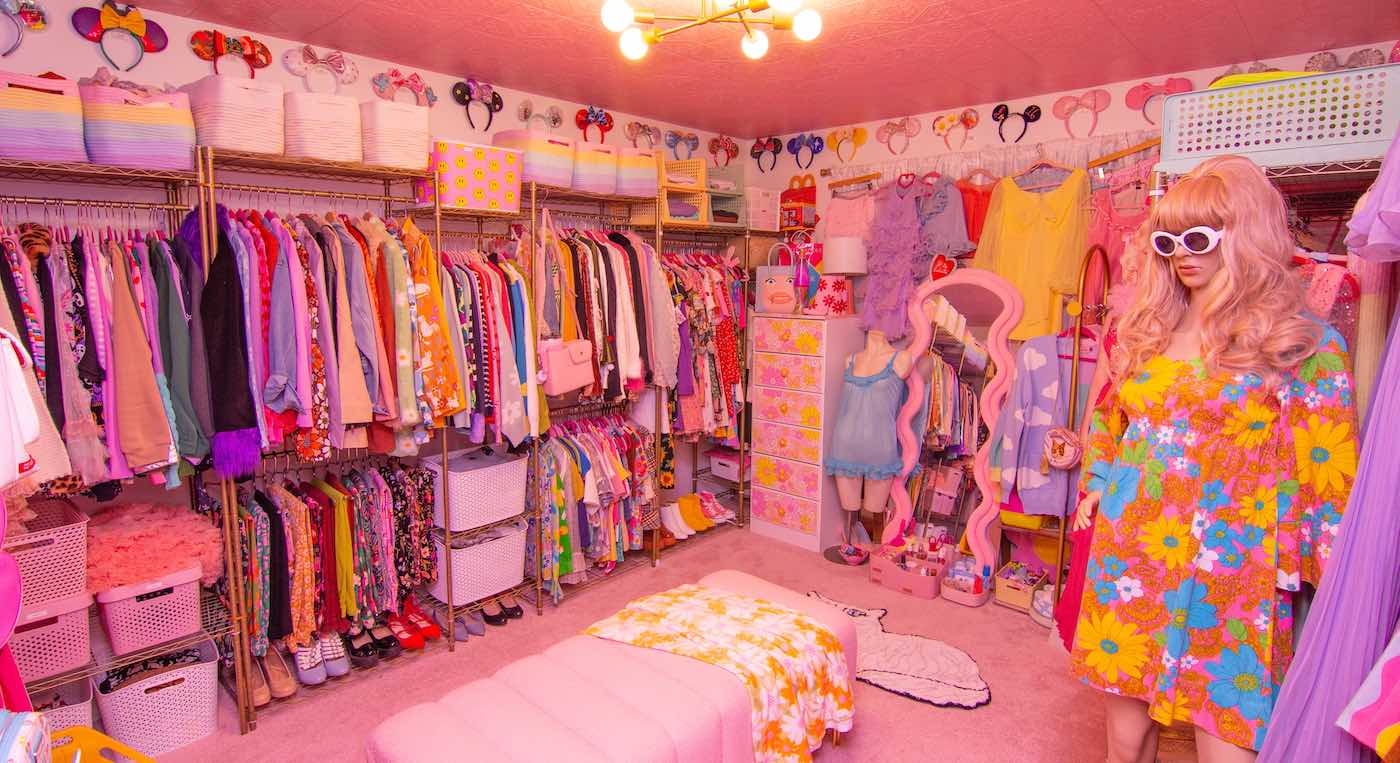 A Real Life Barbie Dreamhouse For Sale on Zillow Goes Viral For Happy ...